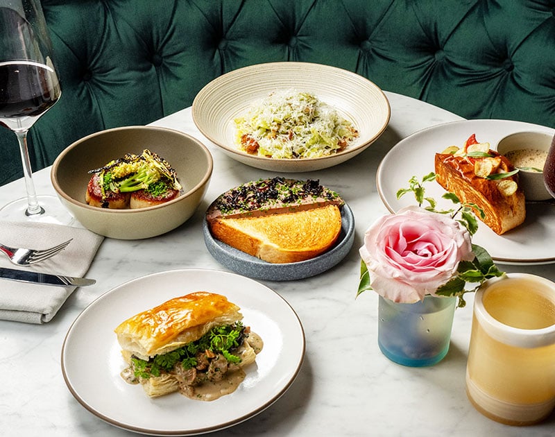 The Whaling Bar - La Jolla | La Valencia Hotel